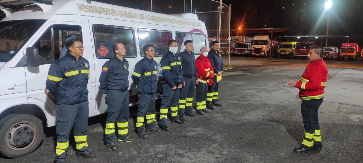 8 bomberos de Cuenca viajaron a Chile para brindar apoyo en incendios ...